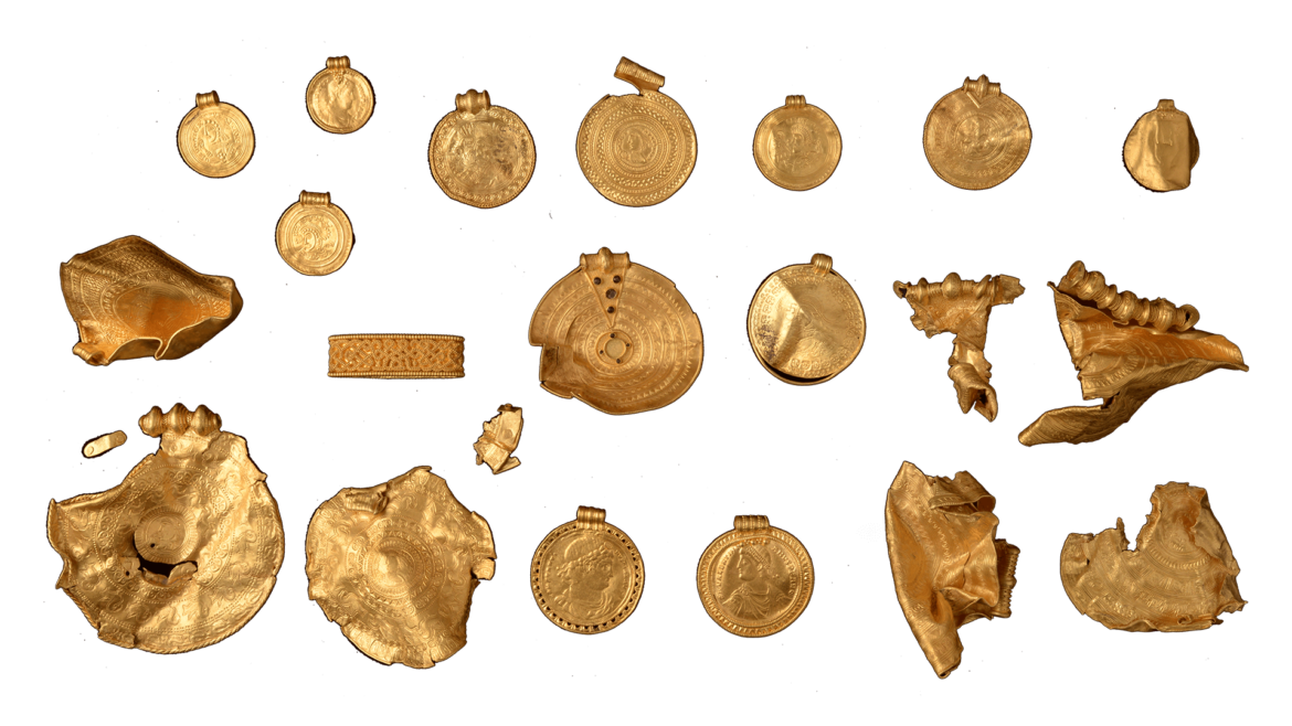 Danish national museum unveils "dream find" gold hoard - Europe, News ...